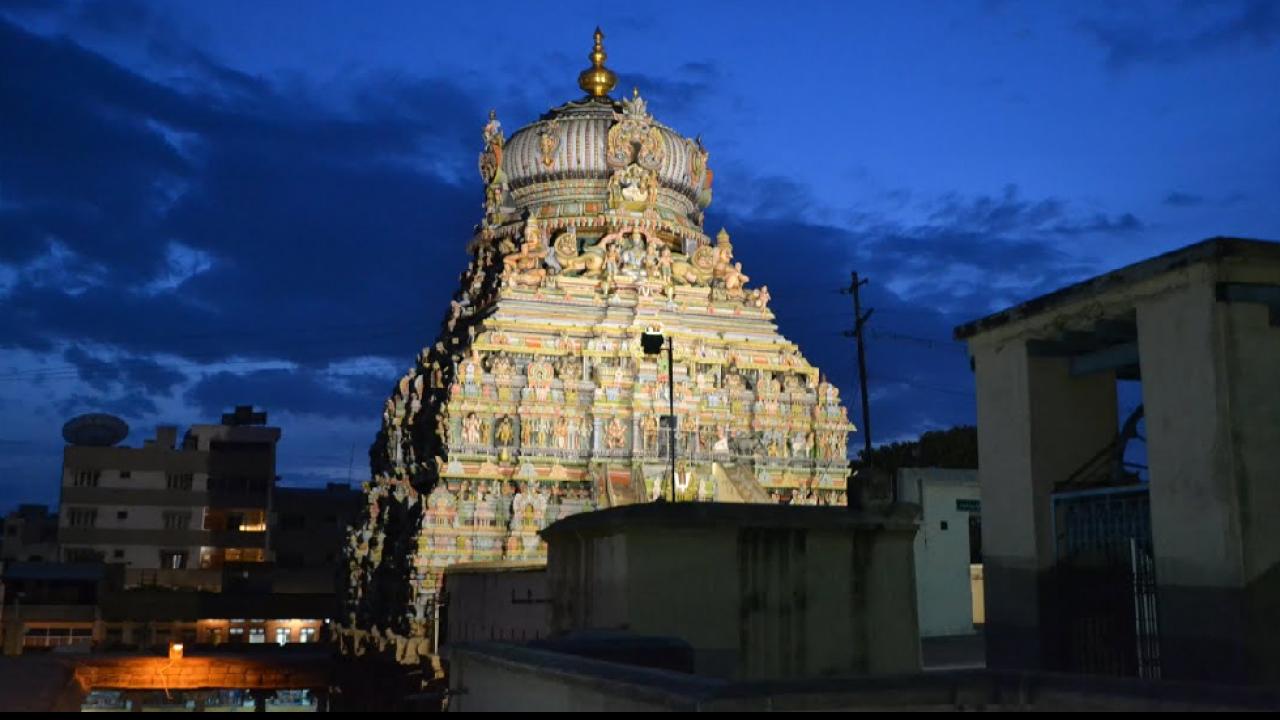Unique Temple of India: इन मंदिरों में शराब से लेकर डीवीडी और घड़ियां ...