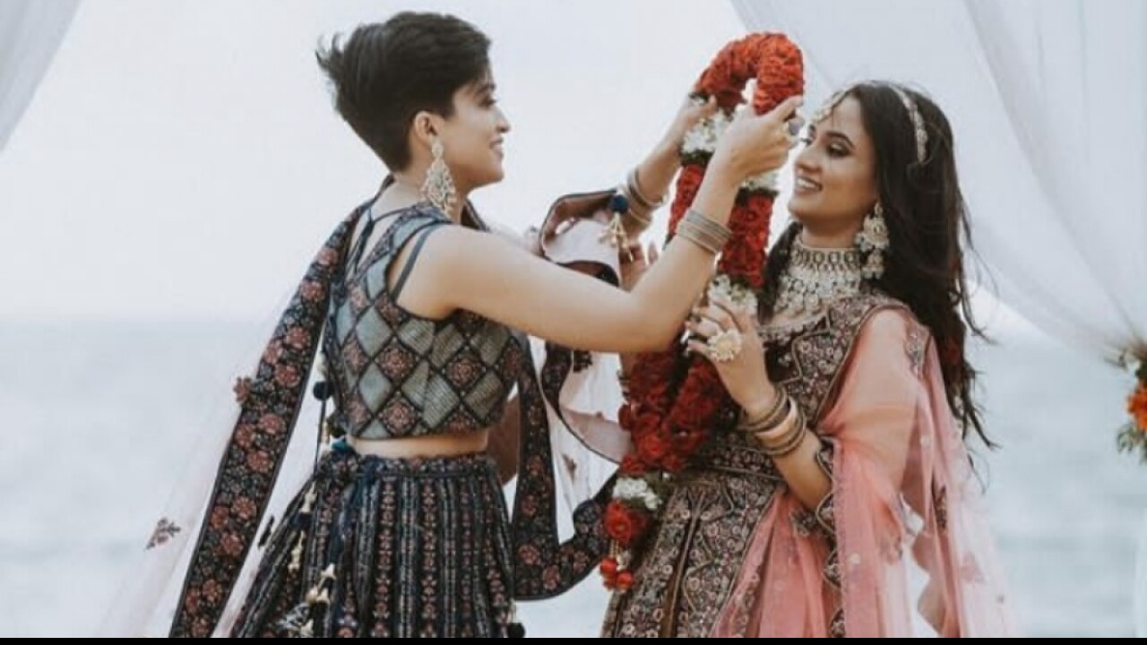 Lesbian Couple Photoshoot इस लेस्बियन कपल का फोटोशूट वायरल मुश्किलों