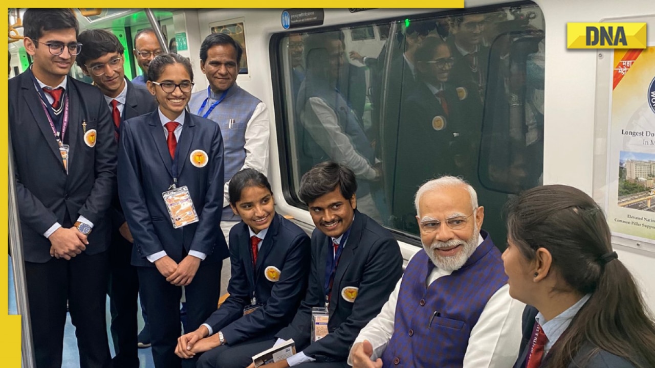 PM Modi purchases metro ticket in Nagpur after inauguration of Phase 1 ...
