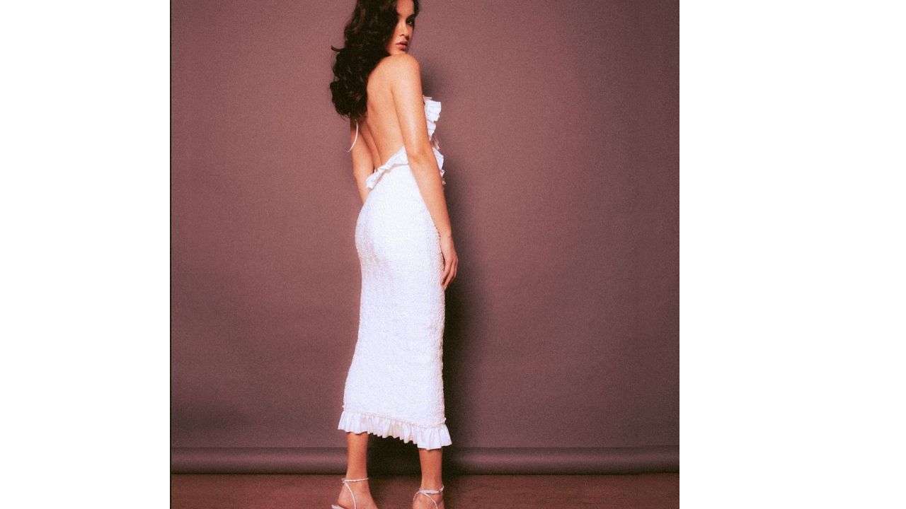 Shanaya Kapoor looks effortlessly gorgeous in white dress, shares pics ...