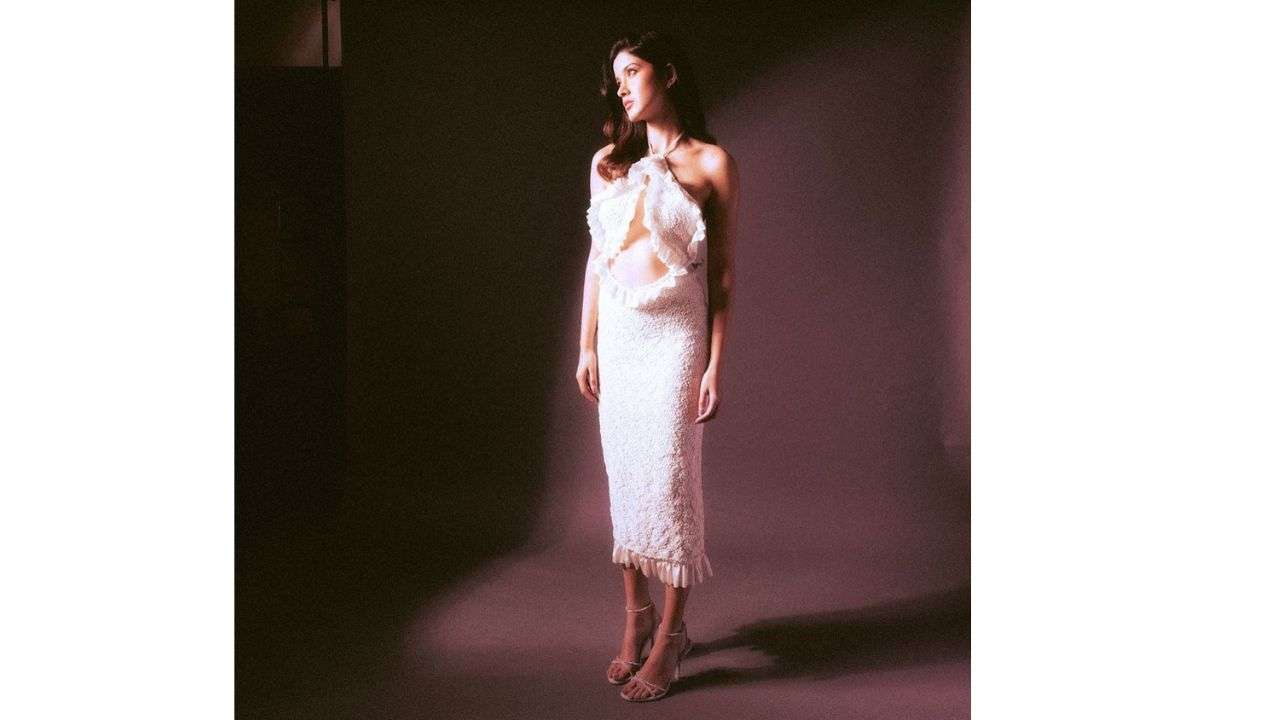 Shanaya Kapoor looks effortlessly gorgeous in white dress, shares pics ...