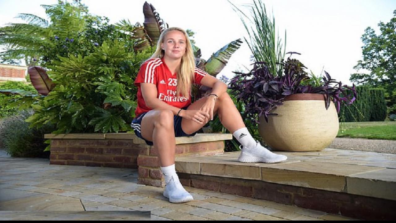 Beth Mead: बेन स्टोक्स को पछाड़ यह महिला फुटबॉलर ने जीता खिताब, खुलेआम ...