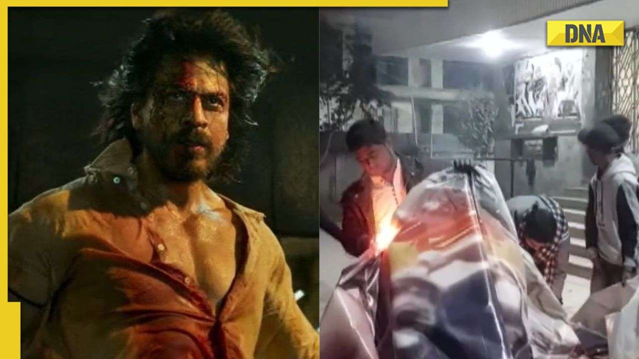 Pathaan: Mob tears, burns up Shah Rukh Khan's posters before release ...