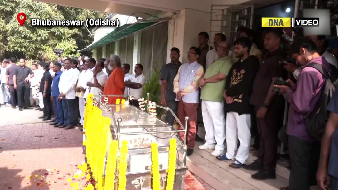 Bhubaneswar: CM Naveen Patnaik pays last respects to Naba Das