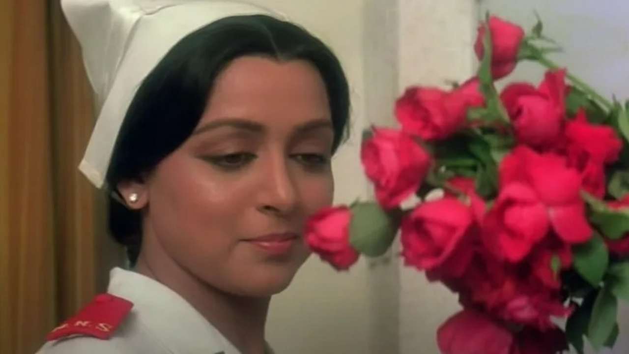 Happy Rose Day: From Shah Rukh Khan to Dilip Kumar, when Bollywood ...