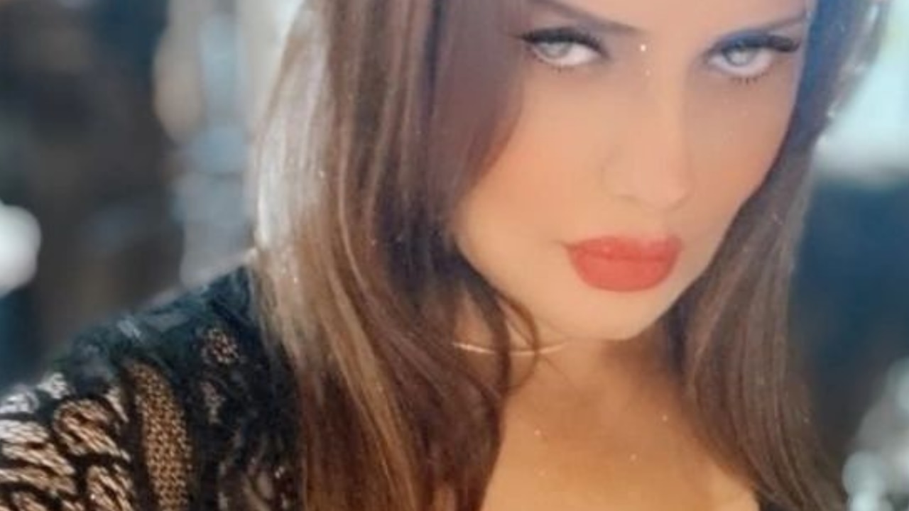 Meet Poonam Jhawer, Suniel Shetty, Akshay Kumar's Mohra heroine who is ...