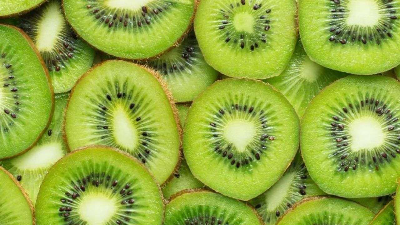 5 potential benefits of spring fruits for a healthy immune system