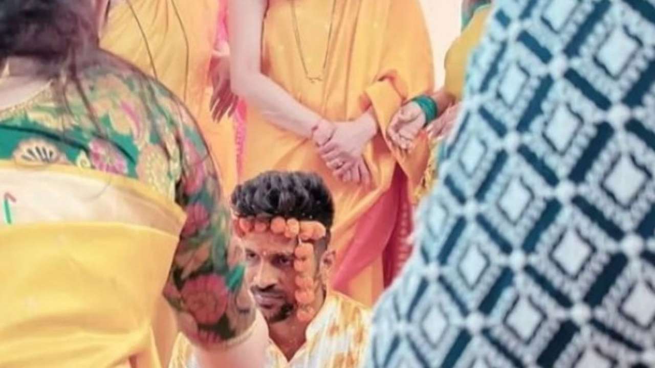 Shardul Thakur ties knot with Mittali Parulkar, beautiful pics surface ...