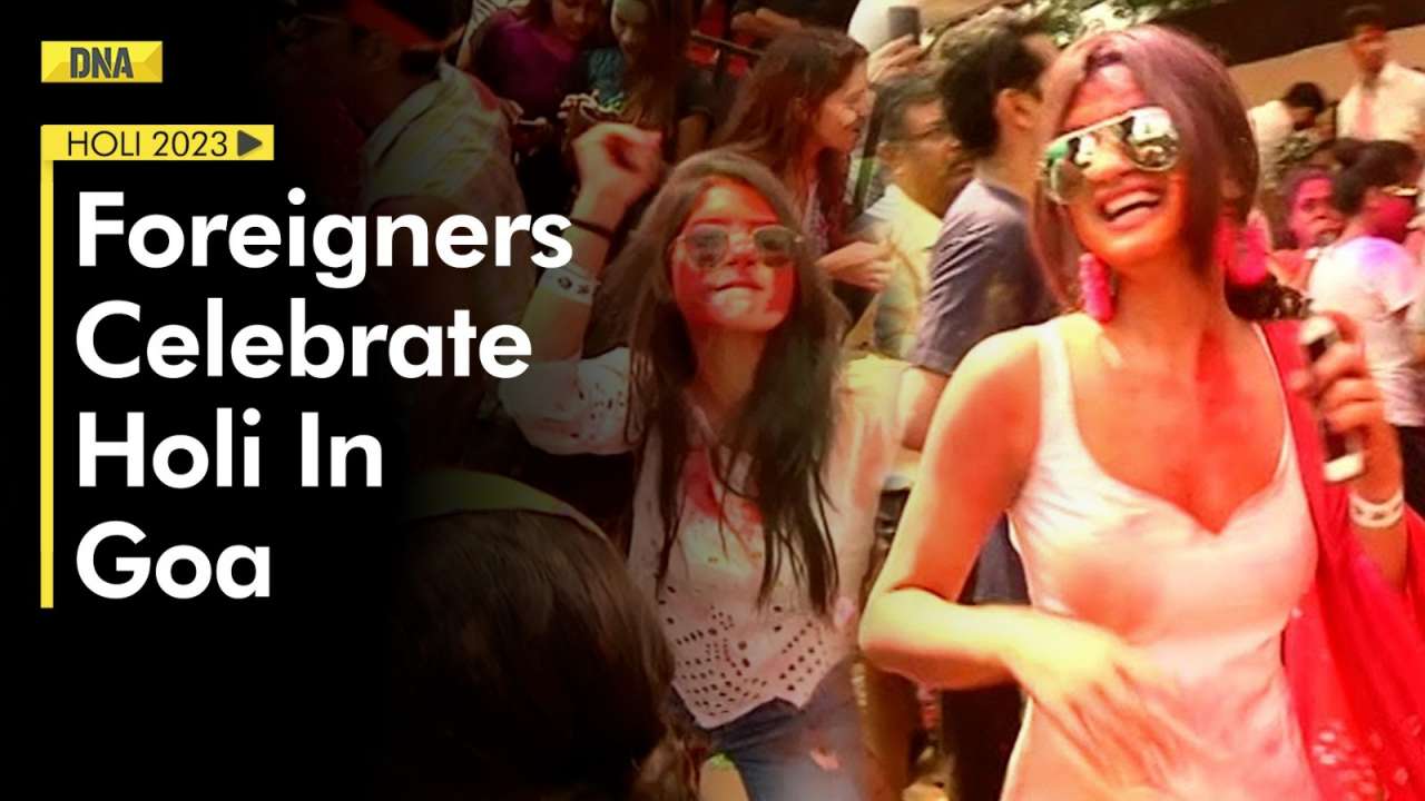 Holi 2023: Foreign tourists celebrate Holi in Goa's Azad Maidan, dances ...