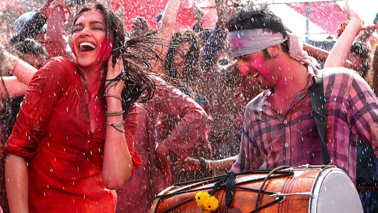 Holi 2023: From Sholay and Silsila to Raanjhana and Ram Leela ...