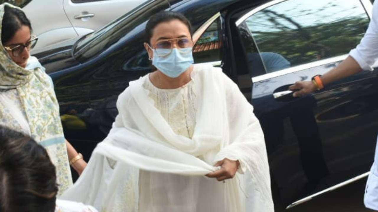 Pradeep Sarkar funeral: Deepika Padukone, Rani Mukerji, Vidya Balan ...