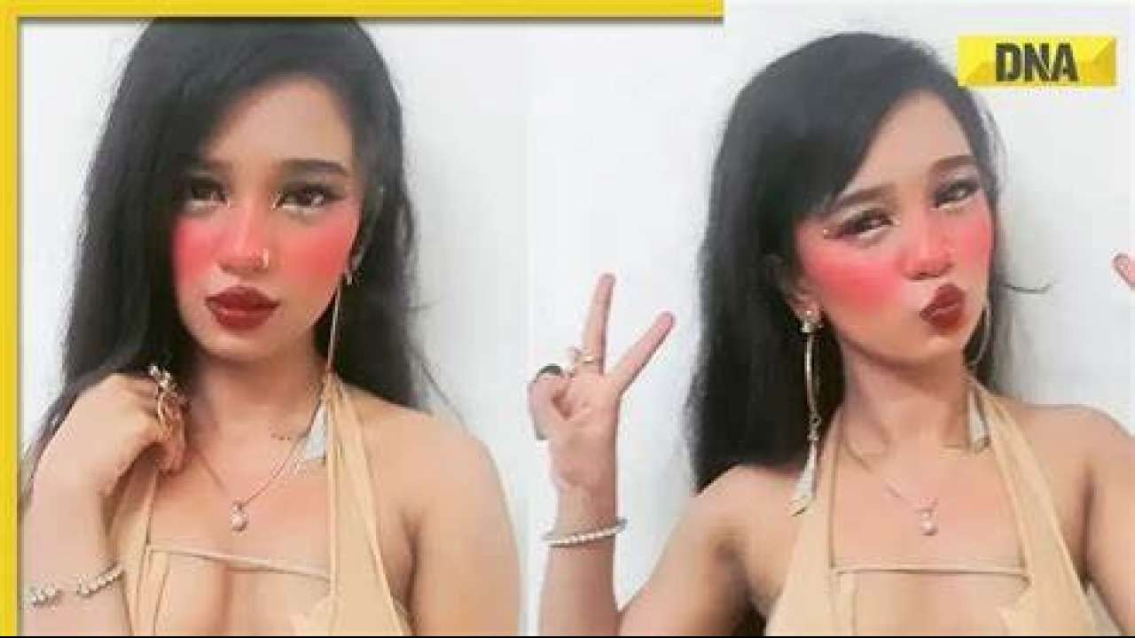 Viral Delhi Metro Girl News Read Latest News And Live Updates On Viral