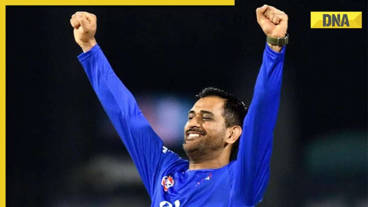 MS Dhoni all smiles as he makes first appearance post his knee surgery ...