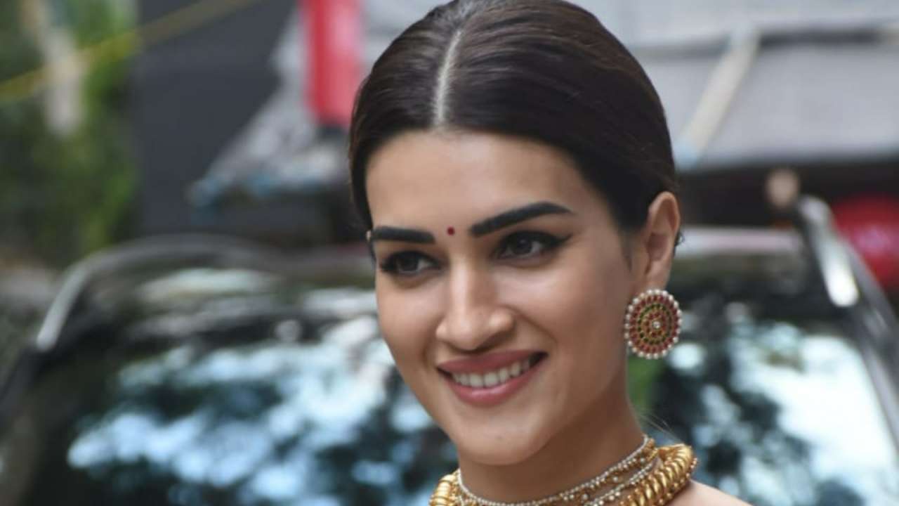 Ahead of Adipurush's release, Kriti Sanon wins hearts as she looks ...