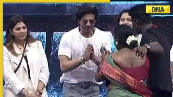 Shah Rukh Khan bows down to Atlee's mother at Jawan's pre-release event ...