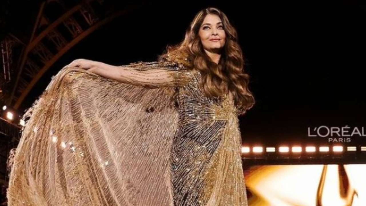In pics: Aishwarya Rai Bachchan looks stunning as she walks the ramp in ...