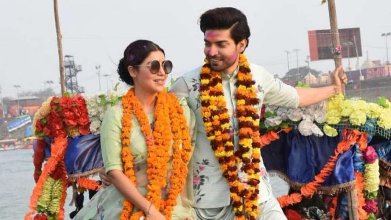 In pics: TV's Ram-Sita Gurmeet Choudhary, Debina Bonnerjee attend Ram Mandir Pran Pratishtha ...