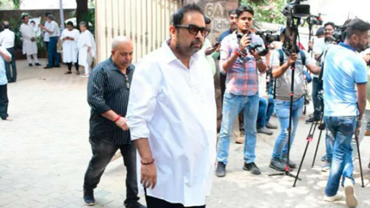 Pankaj Udhas funeral: Shankar Mahadevan, Zakir Hussain, family, friends ...