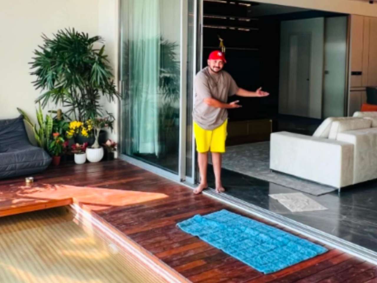 Inside pics of Prithvi Shaw's luxurious sea-facing house in Mumbai; it ...