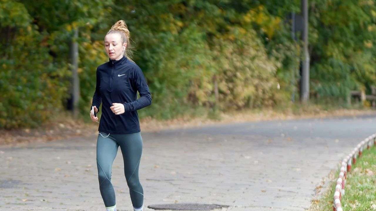 Walking vs Running for Weight Loss: Which is better for your health?