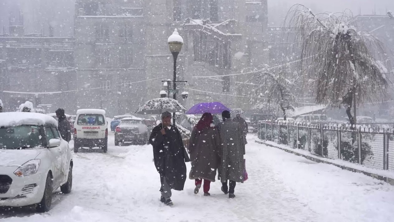 From Gulmarg to Baramula: 5 places in Jammu and Kashmir to enjoy snowfall