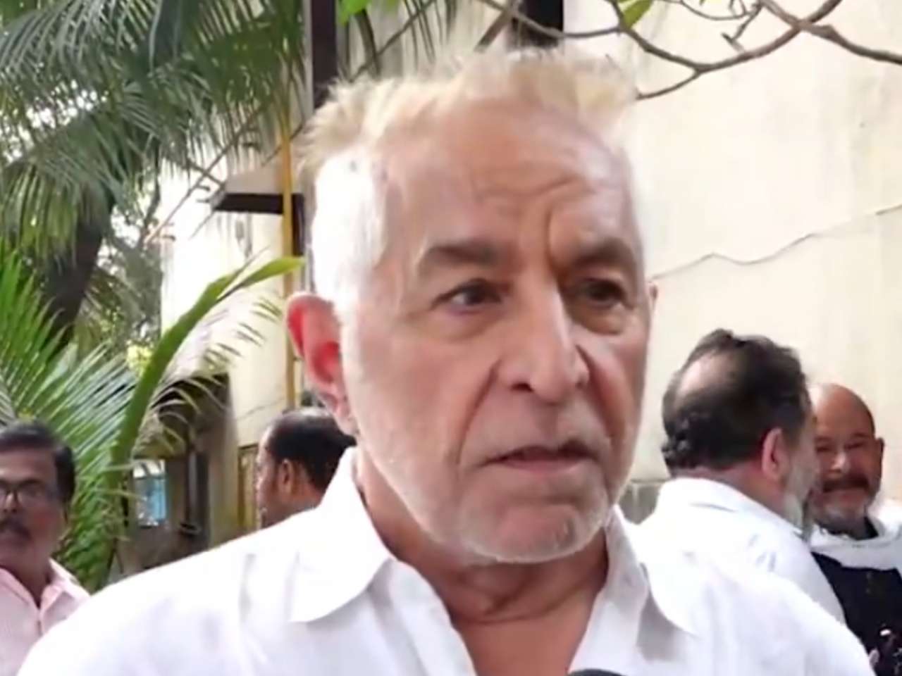 Shyam Benegal last rites: Boman Irani, Naseeruddin Shah, Dalip Tahil ...