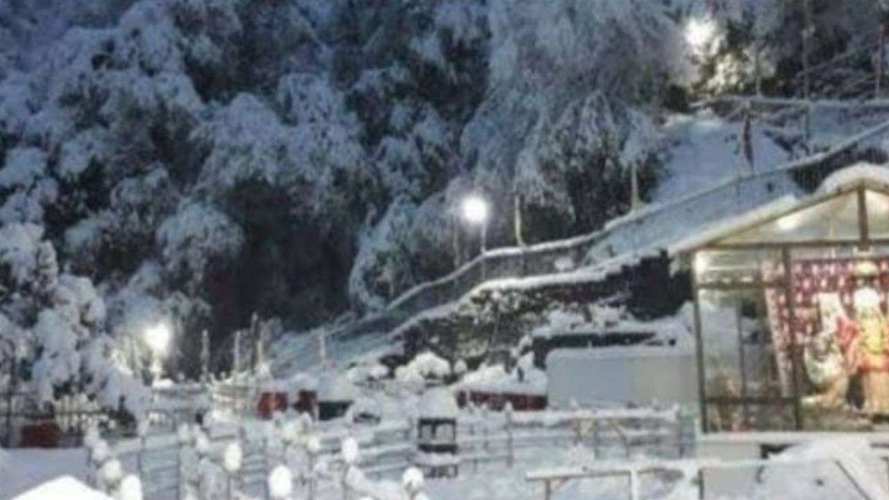Watch Vaishno Devi temple's beautiful snowfall pictures that will leave ...