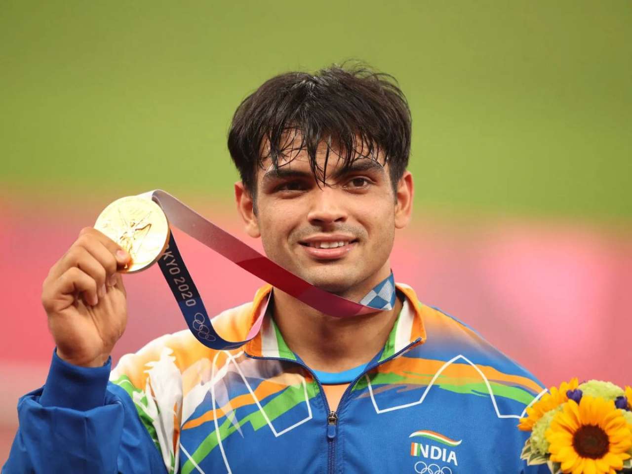 What is the age difference between Neeraj Chopra and his wife Himani Mor?
