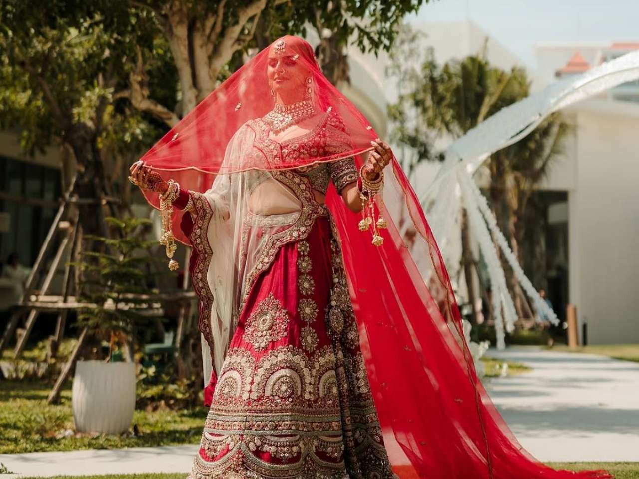 In Pics: Indian bride flaunts her baldness in beautiful red lehenga