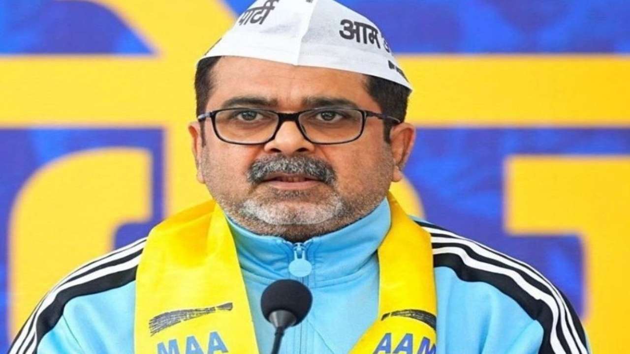 Meet popular Youtuber Avadh Ojha who lost Delhi Election to BJP's ...