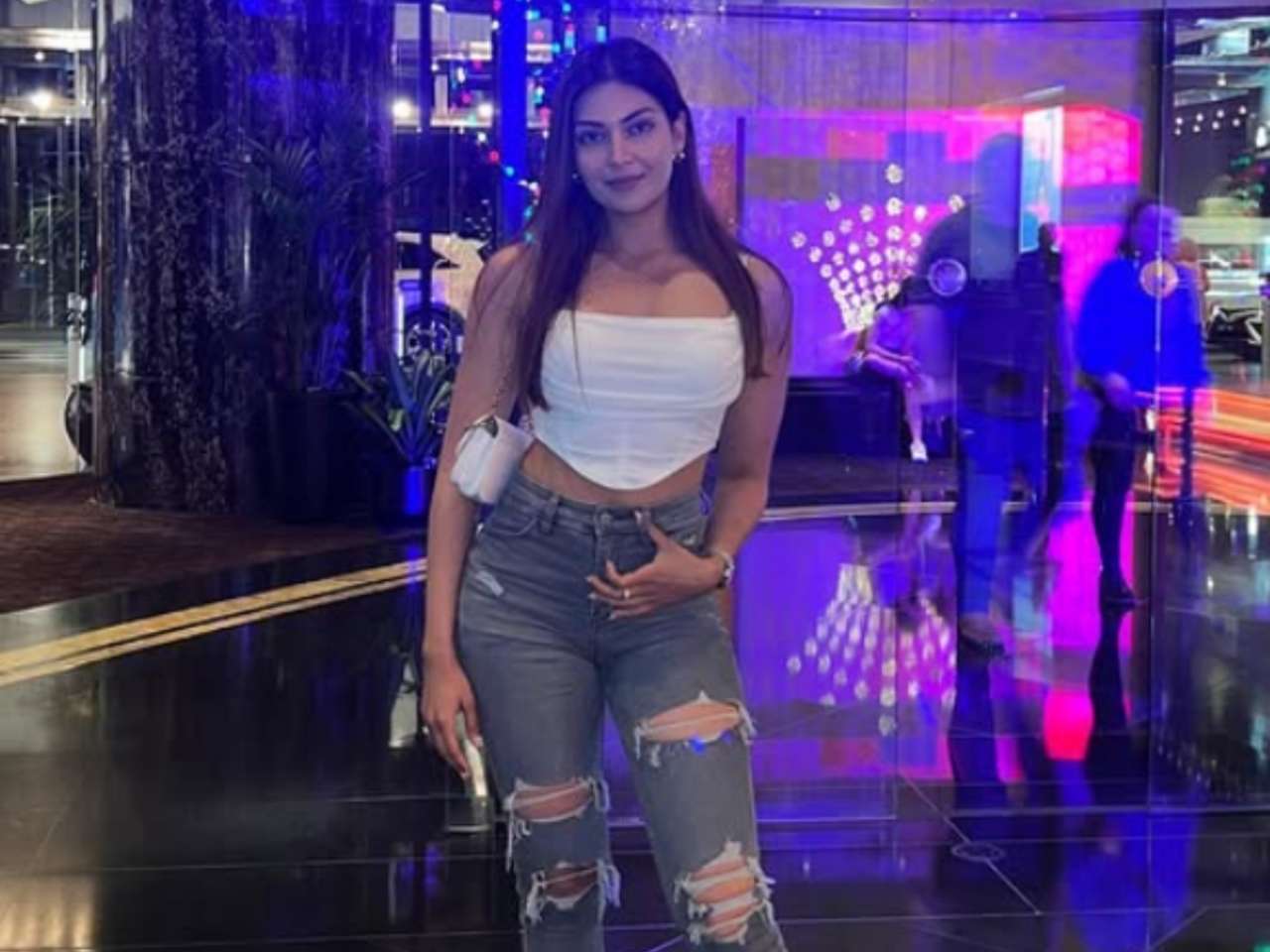 Meet Yesha Sagar, beautiful cricket presenter, who goes viral for...