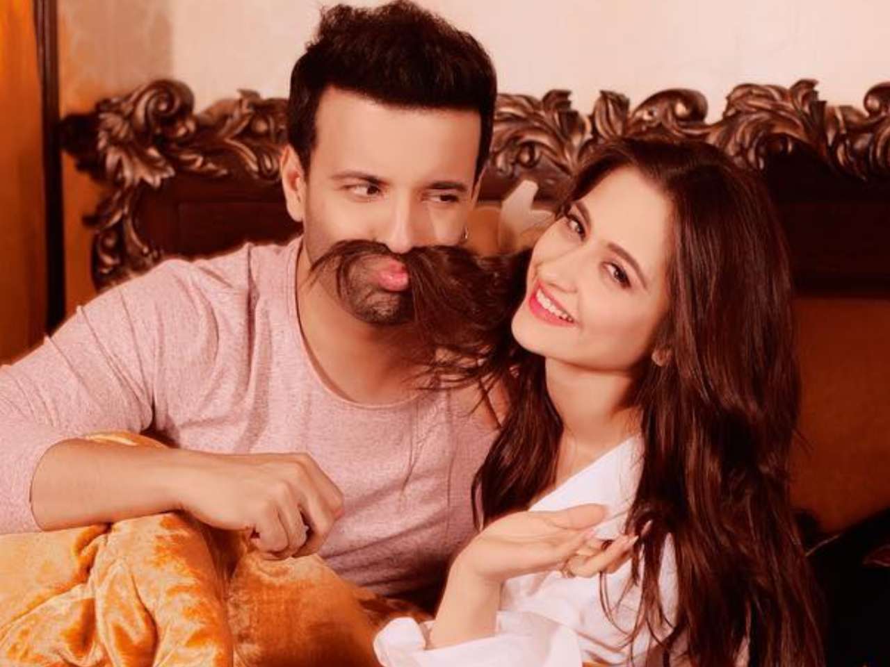 Aamir Ali confirms dating Ankita Kukreti after divorce from Sanjeeda ...