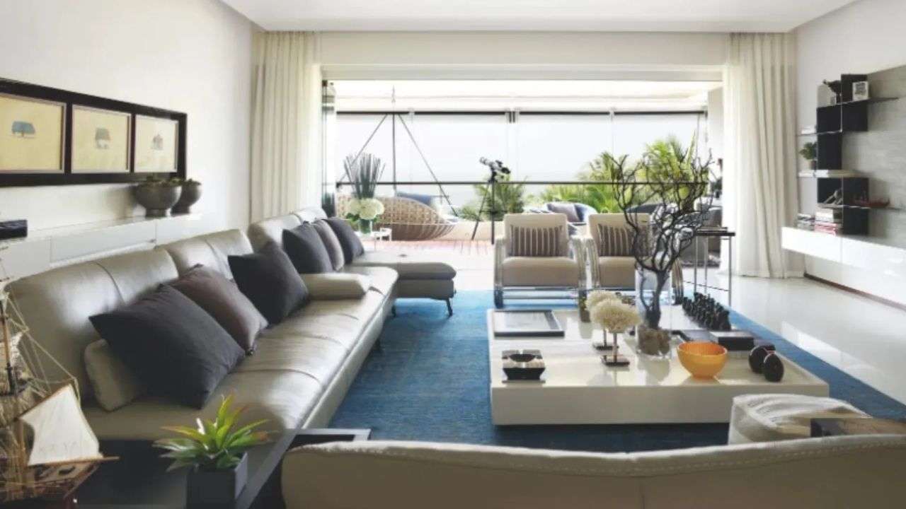 Inside Hrithik Roshan's stunning sea-facing luxurious house in Mumbai: Lavish interiors, scenic ...