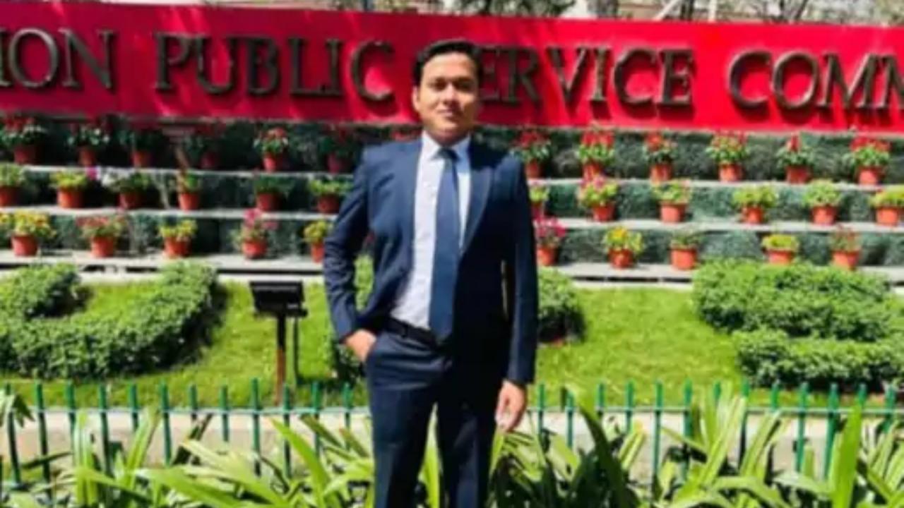 गांव के लड़के ने 3 बार क्रैक की UPSC, स्लम के लोगों की मदद कर जागी ...