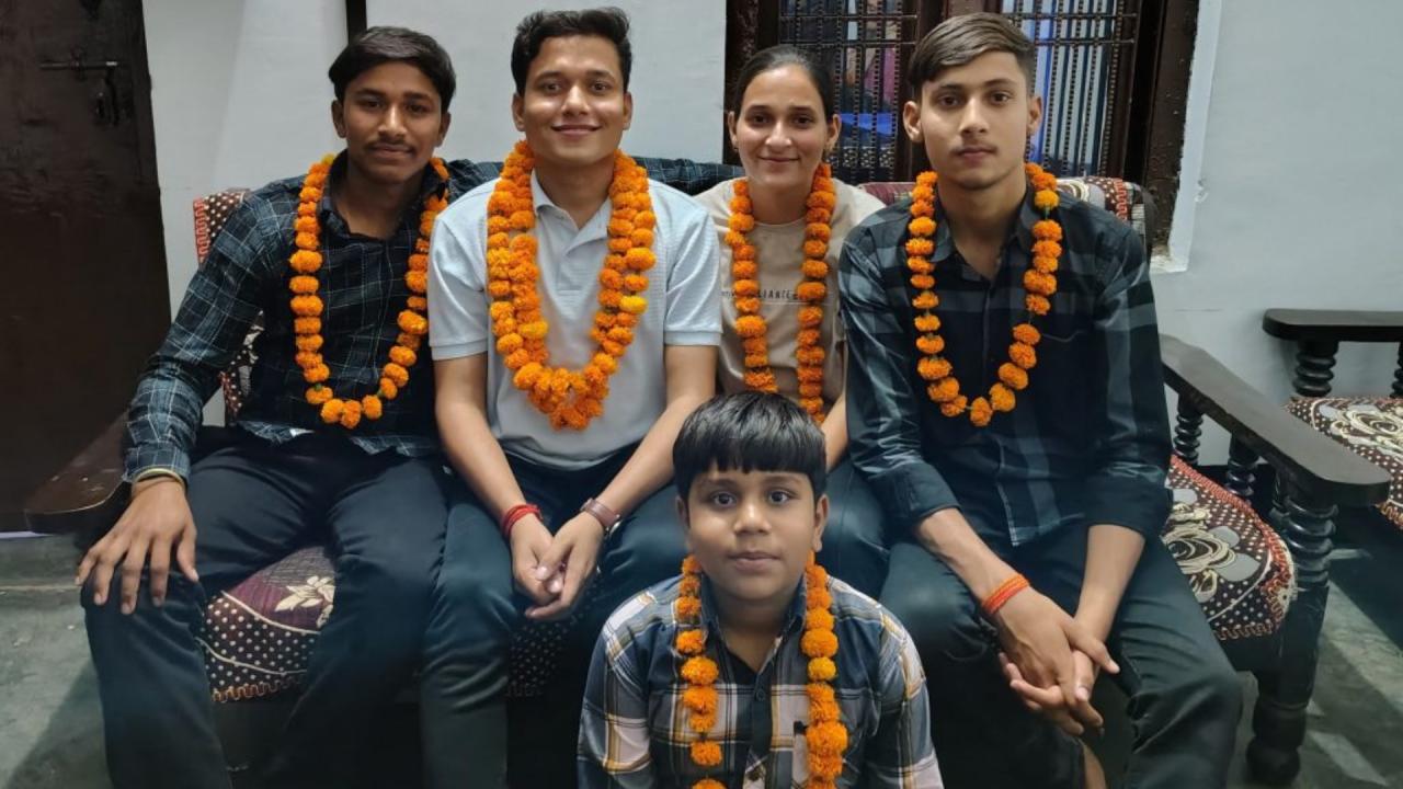 गांव के लड़के ने 3 बार क्रैक की UPSC, स्लम के लोगों की मदद कर जागी ...