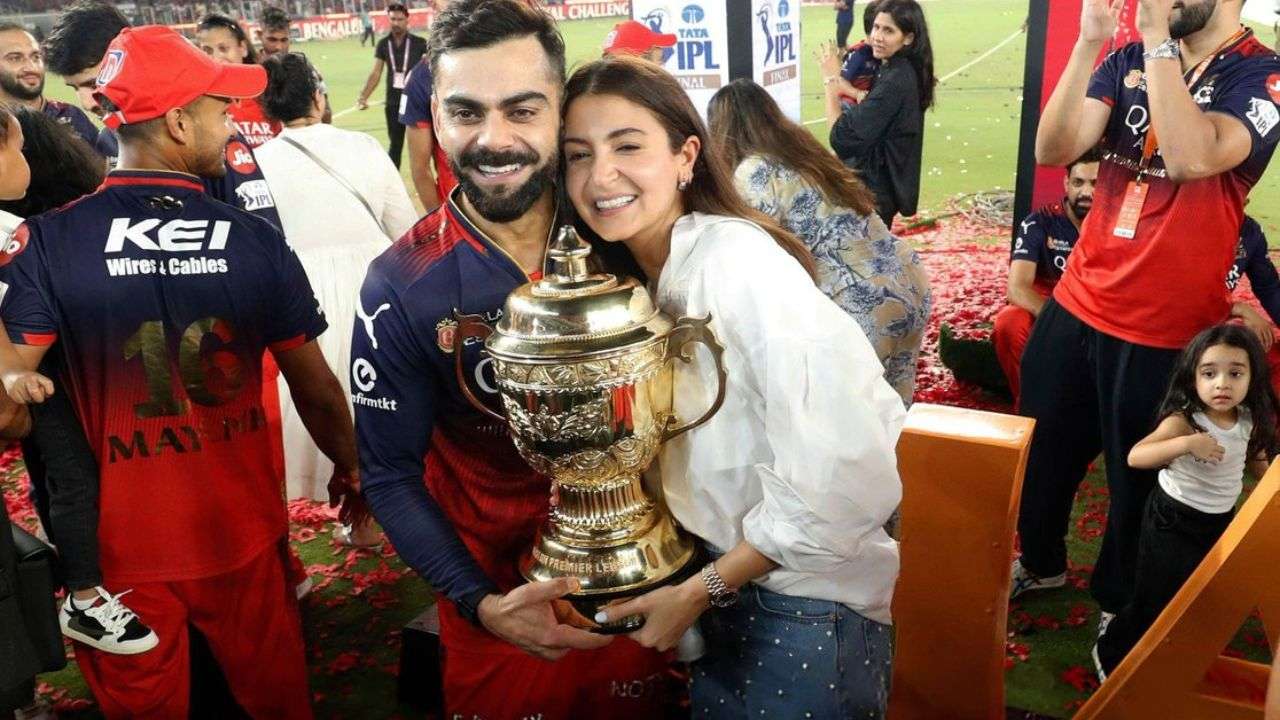 For IPL 2025 final, Anushka Sharma keeps it simple in white oversized ...