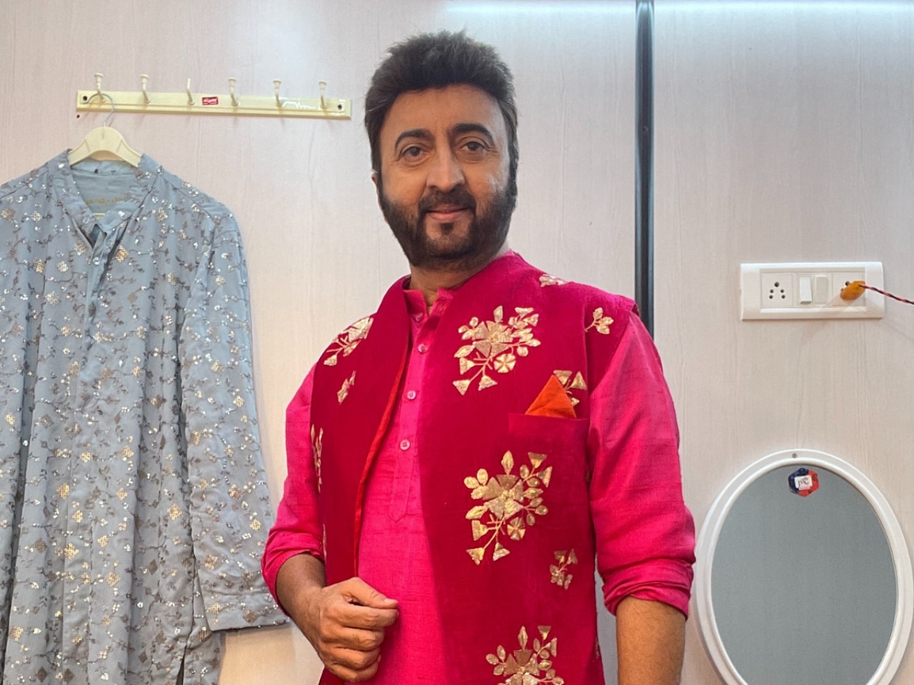 Meet actor who worked with Amitabh Bachchan, Anil Kapoor, he earned Rs ...