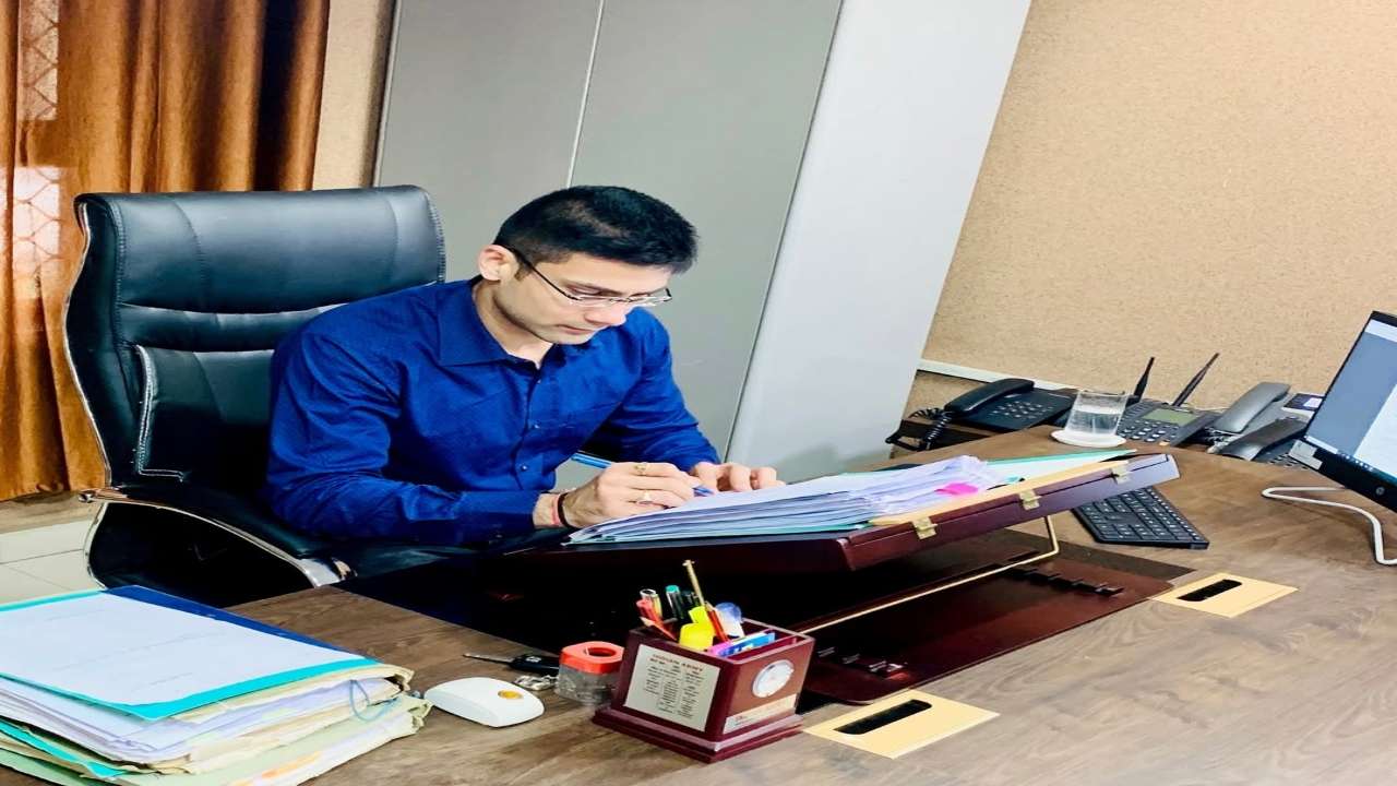 Meet Indian genius, who cracked IIT-JEE twice but left IIT Delhi, cleared UPSC exam with AIR ...