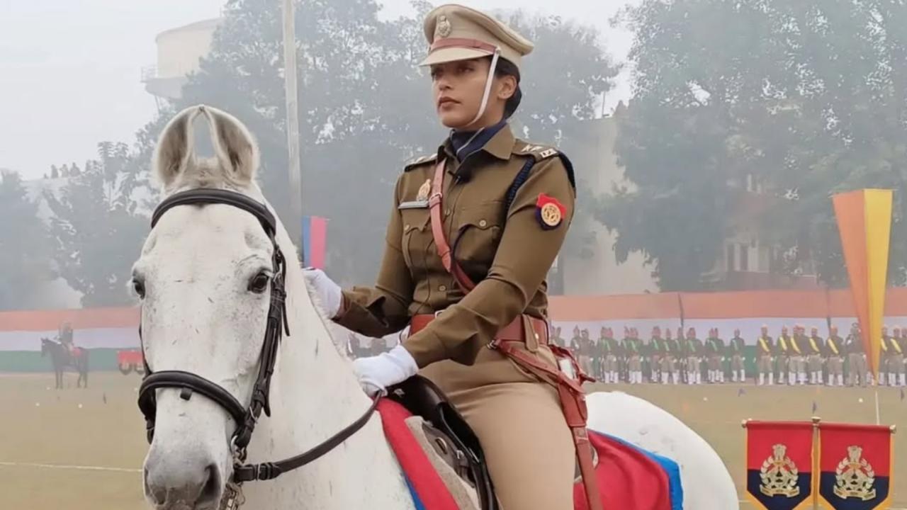 IIT से बीटेक के बाद विदेश की मोटी सैलरी वाली जॉब छोड़ बनीं IPS, जानें कौन हैं MLC से भिड़ने वाली ...