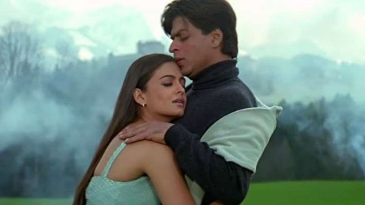 5 iconic romantic dialogues that keep Bollywood’s romance alive