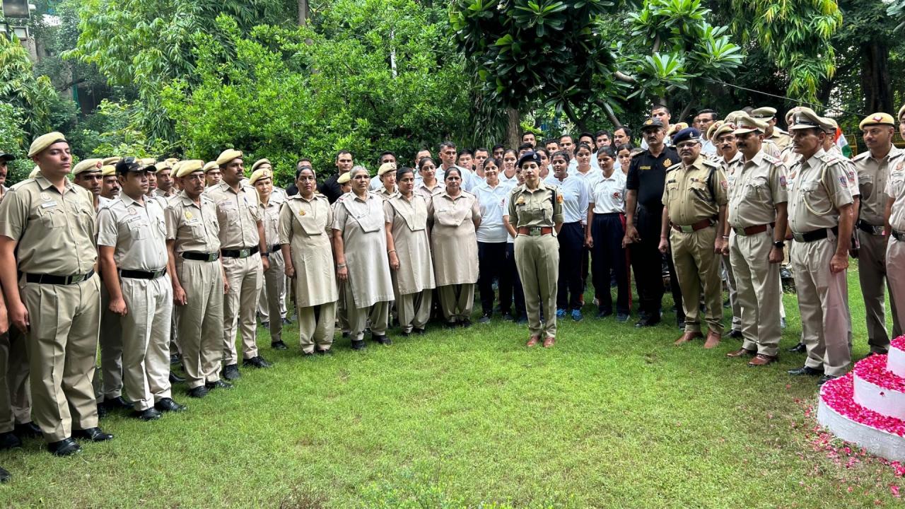 कौन हैं 8 साल की बच्ची को अपहरण से बचाने वालीं IPS बिस्मा काज़ी? जानें ...