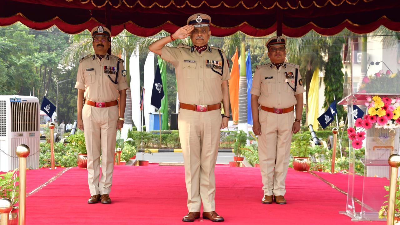 CISF के नए बॉस IPS Praveer Ranjan के पास हैं कौन-कौन सी डिग्रियां ...