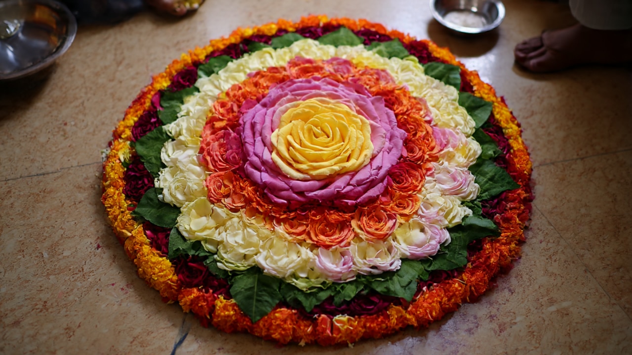 Diwali 2025 Rangoli Design: दिवाली पर फूलों से बनाएं ये खूबसूरत रंगोली ...