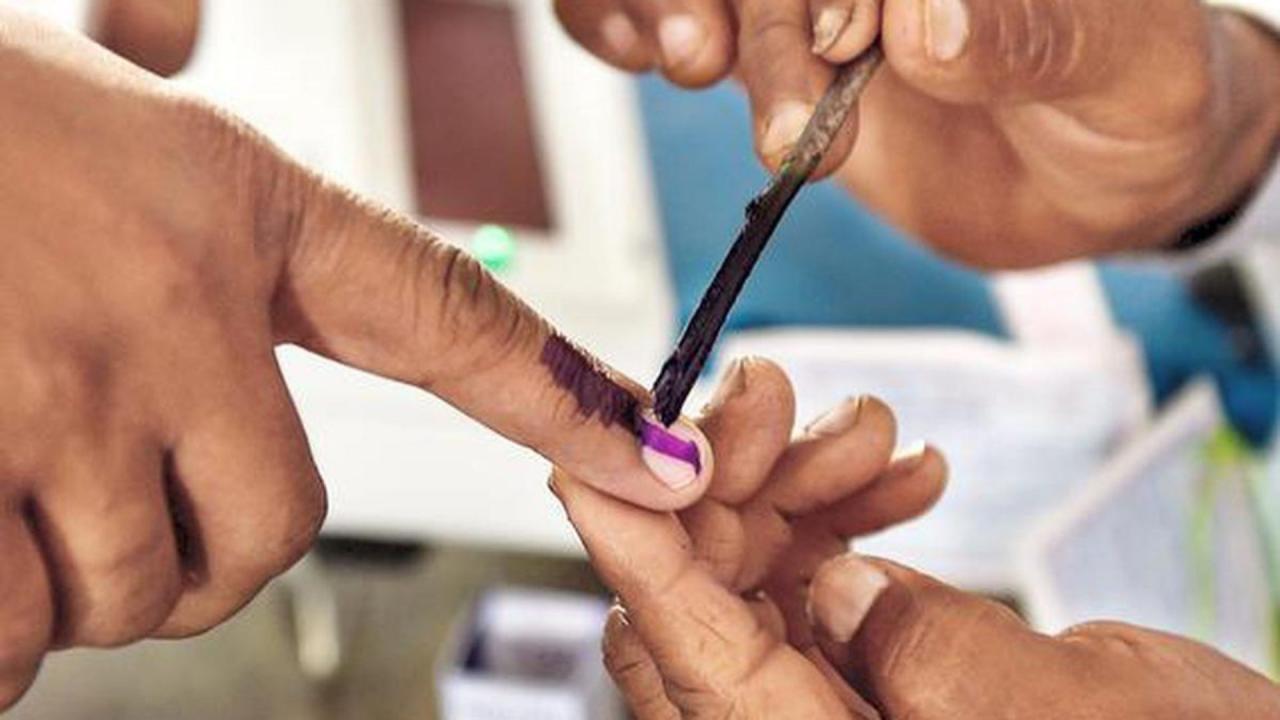 Bihar Election 2025: वोटिंग के समय Index Finger पर आखिर क्यों लगाई जाती ...