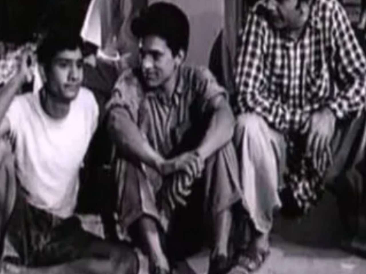 What was Dharmendra's first salary? Three producers paid veteran actor ...