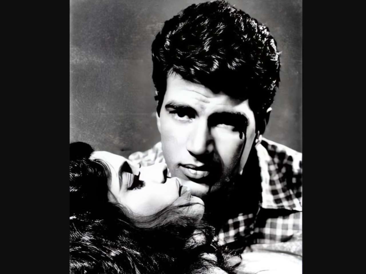 What was Dharmendra's first salary? Three producers paid veteran actor ...