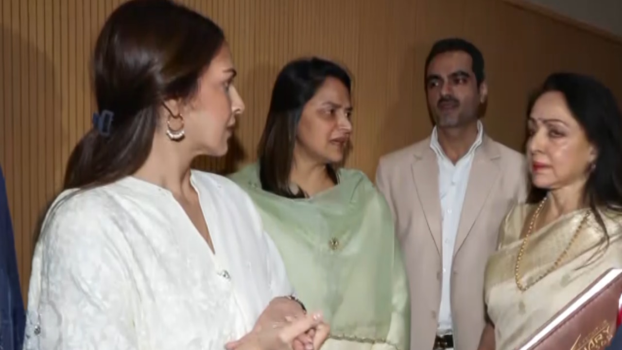 Dharmendra Prayer Meet In PICS: Hema Malini, daughters Esha Deol, Ahana ...