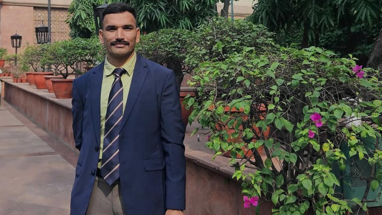 10वीं फेल शख्स ने कैसे पास की UPSC की कठिन परीक्षा? जानें IPS ईश्वर ...