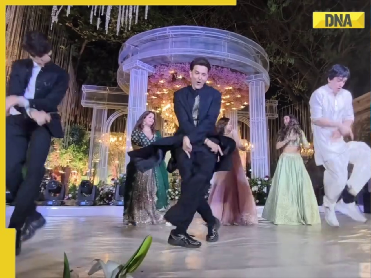 Viral video: Hrithik Roshan dances with sons Hridaan Roshan, Hrehaan ...