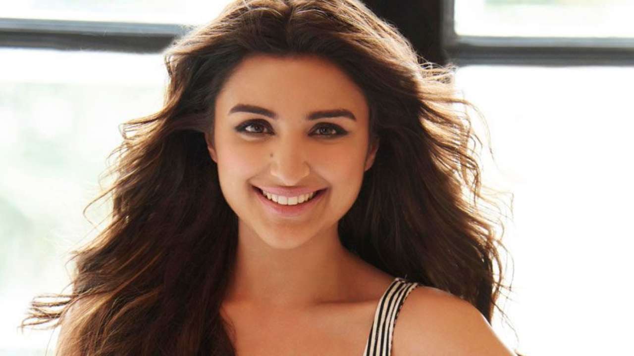 Amitabh Bachchah, Shah Rukh Khan, Sara Ali Khan, John Abraham ...